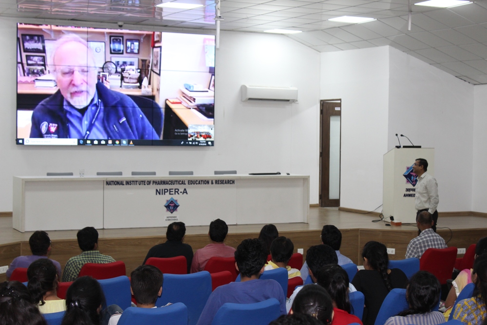 Lectures by visiting international speakers - National Institute of ...