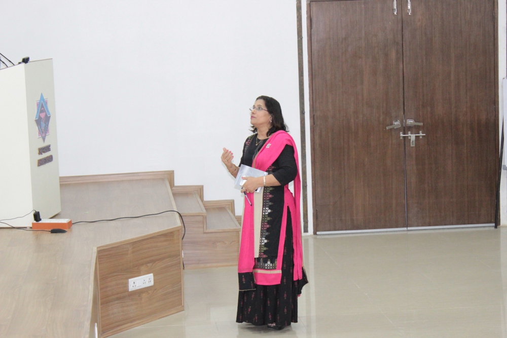 Lectures by visiting international speakers - National Institute of ...